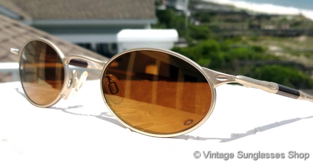 Vintage Oakley Sunglasses For Men and Women