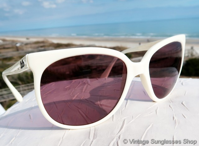 Vintage Sunglasses For Men and Women - Page 118